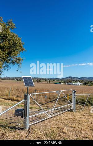 Solar powered farm gate near Tamworth NSW Australia Stock Photo - Alamy