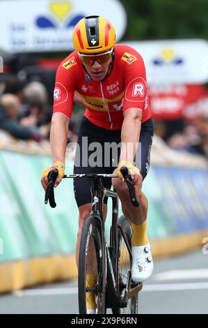 Norwegian Jonas Abrahamsen of Uno-X Mobility, Italian Vincenzo Albanese ...