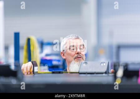 Minister President Michael Kretschmer visited TRUMPF Sachsen SE in ...