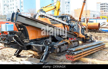 Machine directional pipe laying method during operation, horizontal ...