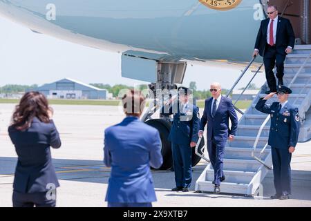 President Joe Biden arrives at Detroit Metropolitan Wayne County ...
