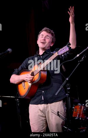 Luke Wallace, Rogue Folk Club, Vancouver, British Columbia, Canada ...