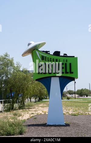 Roswell UFO Welcome sign at the city limits on Highway 285, Roswell ...