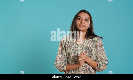 Portrait of jealous indian woman mockingly clapping hands, isolated ...