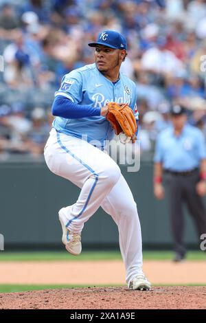 Kansas City Royals pitcher Angel Zerpa throws against the Detroit ...