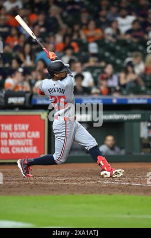 Minnesota Twins outfielder Byron Buxton fields a ground ball during the ...