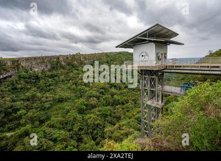 Lift to the Graskop Gorge or Graskopkloof, view from the plateau to the ...