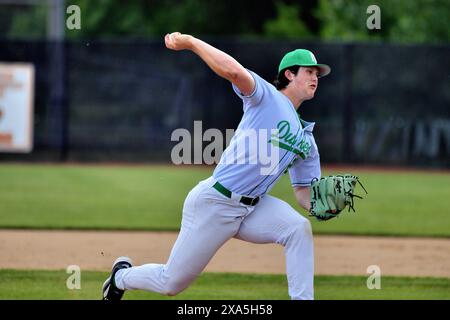 Illinois, USA. High School pitcher Ryan Sloan delivering a pitch to an ...