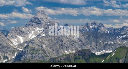 Panorama from the Koblat-Hoehenweg on the Nebelhorn to the Hochvogel ...