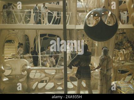 HELEN SLATER, HART BOCHNER, SUPERGIRL, 1984 Stock Photo - Alamy