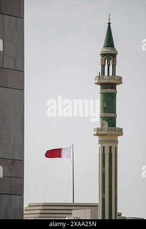 Al Shouyoukh Mosque minaret and Qatar flag Stock Photo - Alamy