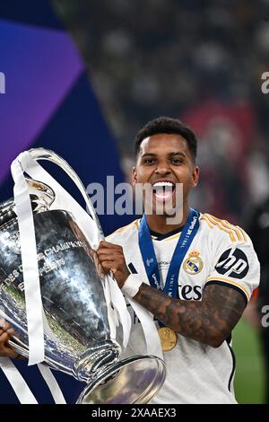 LONDON - UEFA Champions League trophy, Coupe des clubs Champions ...