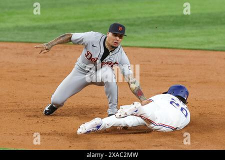 Detroit Tigers outfielder Javier Báez catches a fly ball during the ...