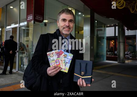 Canberra, Australia. 06th June, 2024. Hundreds of people queued up ...