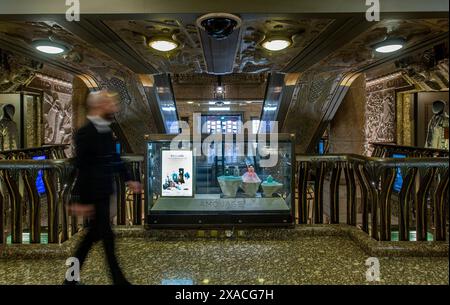 Egyptian staircase, Harrods, London Stock Photo - Alamy