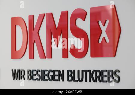 Dresden, Germany. 06th June, 2024. A donor has had a venous line inserted into his arm at the ...