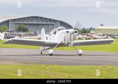 Team Raven Team Leader Simon 'Sid' Shirley Taxis Out Ahead Of Display ...