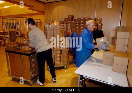 sorting system for letters and parcels for transportation sorting ...