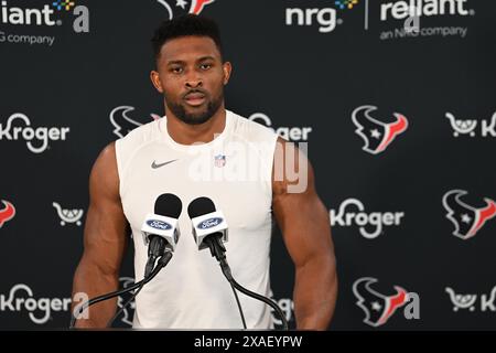 Houston Texans defensive end Danielle Hunter (55) looks on during the ...