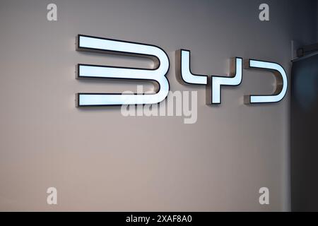 Advertising banners BYD Sales Office in Frankfurt am Main, Chinese ...