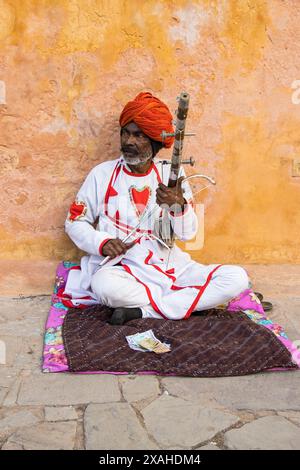 Rajasthani folk singer play Ektara, one string violin at the entrance ...
