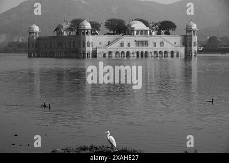 Jal Mahal, the Water Palace that seems floating atop the Man Sagar Lake ...