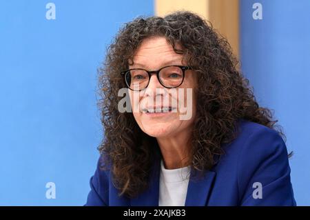 Petra Söchting, Leiterin des Hilfetelefons Gewalt gegen Frauen ...