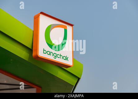 A picture of the Bangchak logo on a Thai gas station Stock Photo - Alamy