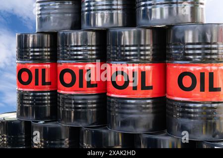 Stack of drums with crude oil Stock Photo - Alamy
