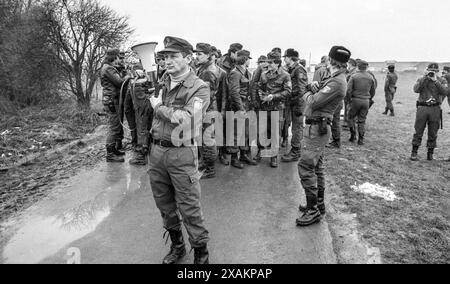 Hessian police observe the blockade - action in front of the Erlensee ...