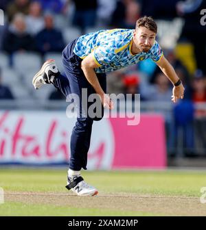 Richard Gleeson bowling for Birmingham Bears in a Vitality Blast T20 ...