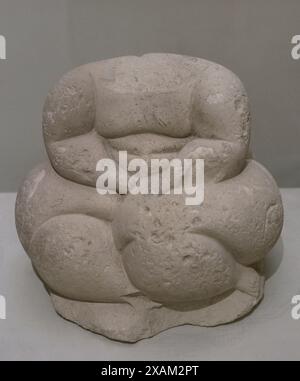 Temple Period (3600 BC to 2500 BC). Malta. Headless seated statue ...