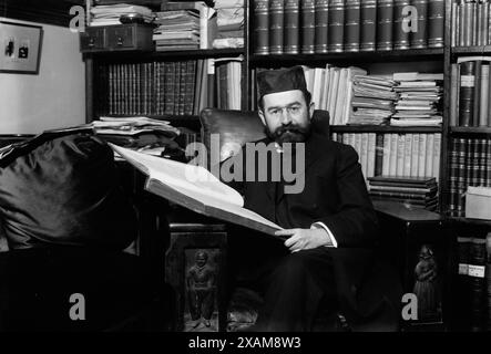 Rabbi Hertz, (1913?). Shows Rabbi Dr Joseph Herman Hertz (1872-1946 ...