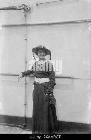 Elsie Janis, between c1910 and c1915. Shows Elsie Janis (1889-1956), an ...