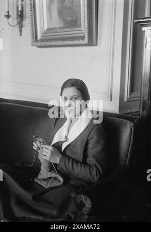Gutman, between c1915 and c1920. Shows Elizabeth Gutman Kaye (1891-1971 ...