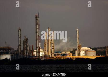 Puerto Miranda, Venezuela. 26-12-2009 Oil tanker ships are seen in the ...