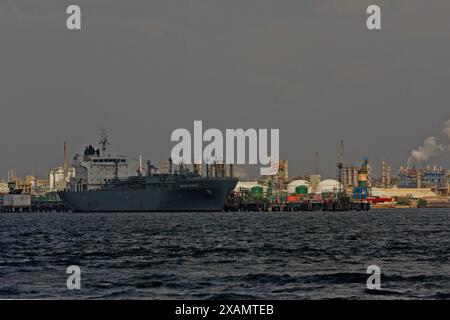 Puerto Miranda, Venezuela. 26-12-2009 Oil tanker ships are seen in the ...