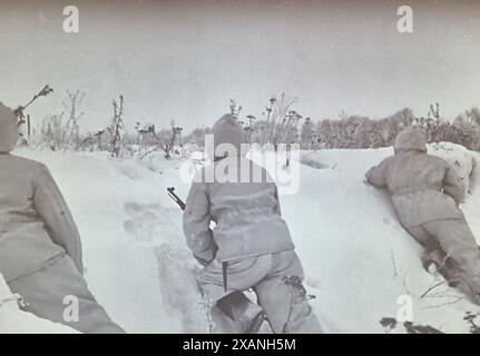 Wehrmacht troops in Winter Camo aboard a Snow Camouflaged Assault Gun ...