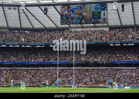 Fans applaud on the 7th minute in memory of Rob Burrow during the ...