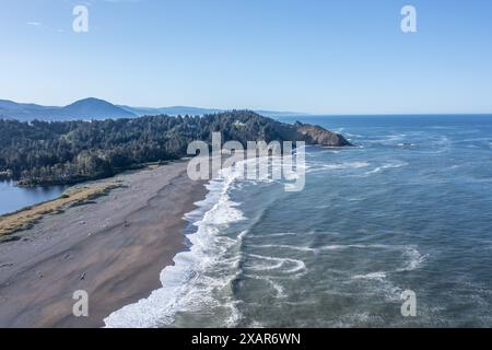 Garrison lake in Port Orford and Pacific Ocean. Port Orford Heads Stock ...