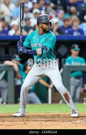 Seattle Mariners' Victor Robles (10) celebrates after scoring during ...