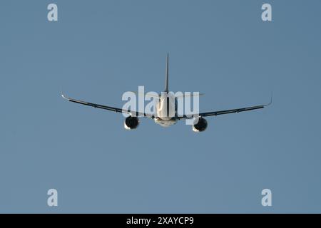 receding plane in the sky Stock Photo - Alamy