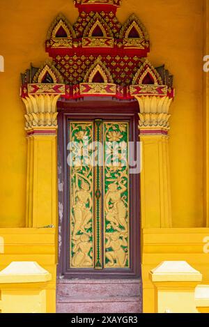 Ornate door, Wat Mixai, Vientiane, Laos Stock Photo - Alamy