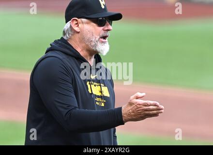 Minnesota Twins manager Derek Shelton talks with Austin Martin (16) in ...