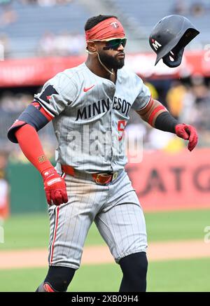Minnesota Twins shortstop Willi Castro (50) throws out Atlanta Braves ...