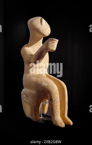 CYCLADIC ART, The cup bearer, figurine of the canonical type, Syros ...
