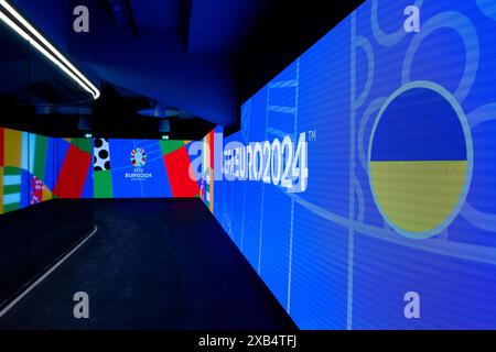 Symbolbild / Themenfoto Spielertunnel mit LED Beleuchtung / Leinwand ...