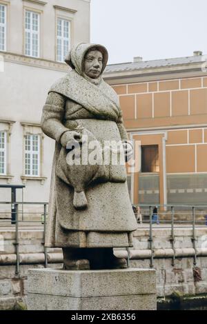 The Fishwife statue in Gammel Strand, Copenhagen, Denmark, Copenhagen ...