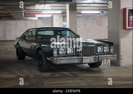 Impressive classic American car with a vitaminized V8 engine, it is a ...