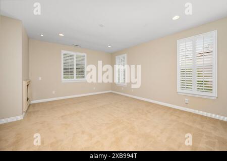An empty room with tan walls. California, USA Stock Photo - Alamy